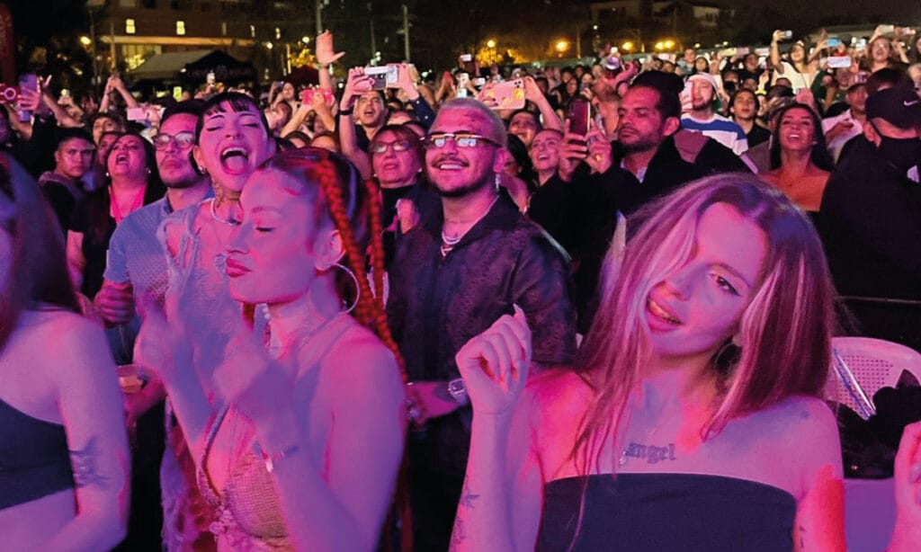 ¿Lo viste? Nodal apareció en el concierto de Wisin y Yandel en Guatemala ¿Lo viste? Nodal apareció en el concierto de Wisin y Yandel en Guatemala